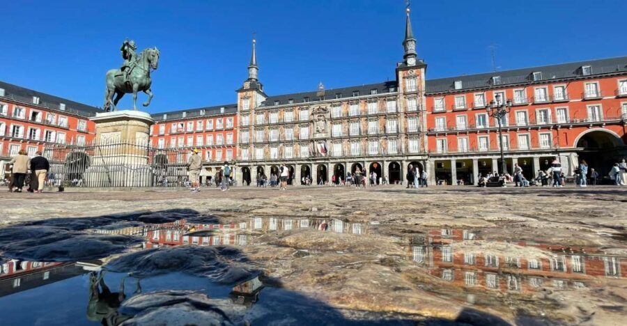 Madrid: Royal Palace Entry Ticket and Small Group Tour - What To Expect on This Tour