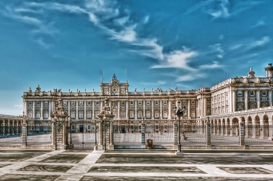 Madrid: Royal Palace Skip-the-Line Guided Museum Tour - How the Tour Is Structured