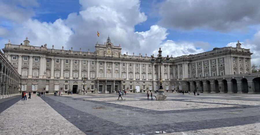 Madrid: Royal Palace tour - semi private or private - Who should book this tour?