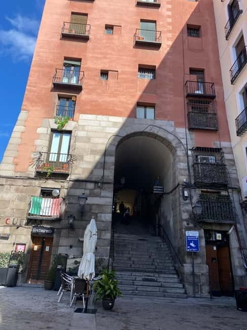 Madrid: stroll through the Austrias neighborhood option visit Prado Museum - Who Should Consider This Tour?