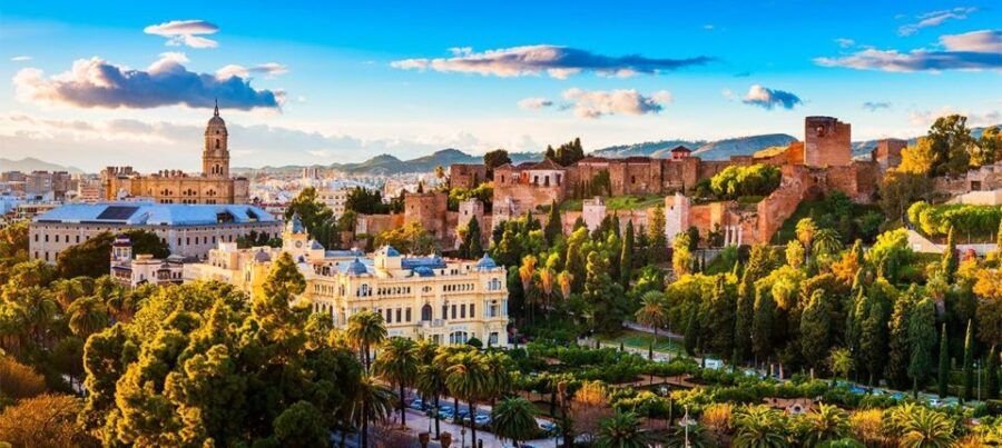 Málaga: Cathedral, Alcazaba, Roman Theater Walking Tour - What Makes This Tour Stand Out?