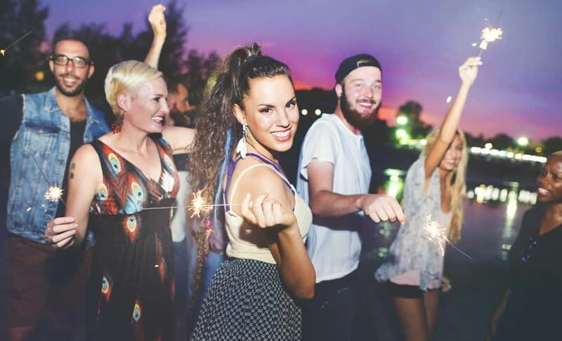 Malaga: Sailing Catamaran Sunset Cruise with Live DJ & Drink - The Vibe and Music: Setting the Mood