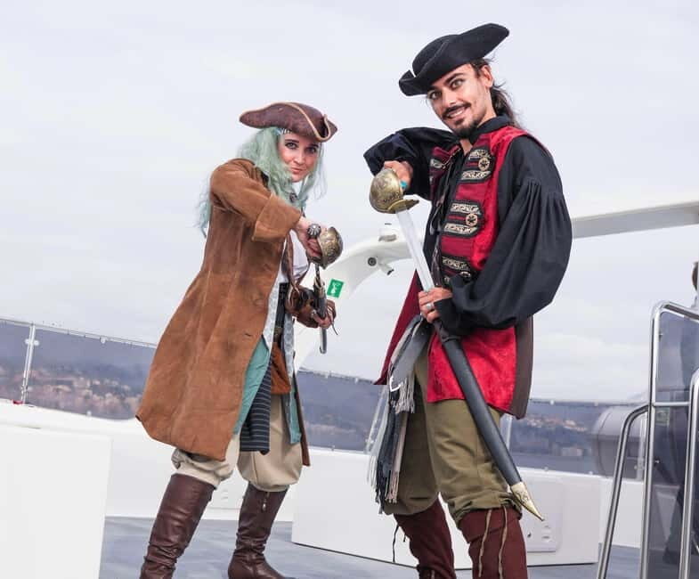 Malaga: Theatrical Boat Tour - Adventures on the High Seas - The Theatrical Experience in Detail