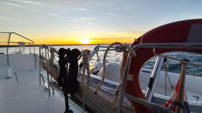 Mallorca: Catamaran Boat Tour with Tapas - What to Expect Onboard