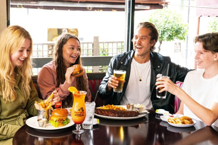 Mallorca: Hard Rock Cafe Entrance with Lunch or Dinner - Authenticity and Value