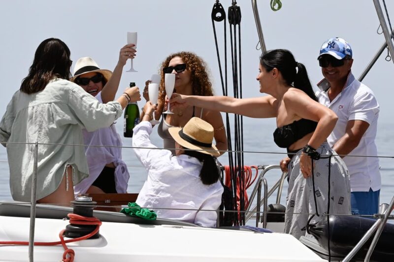 Marbella: sunset sailboat trip Drinks-Snacks,2 hour - Key Points