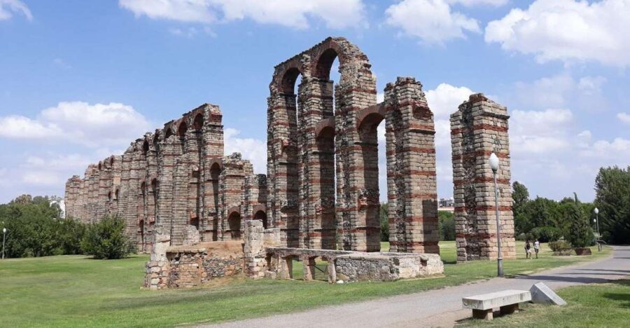 Mérida - Private Historic Walking Tour - Exploring the Roman Theatre and Amphitheater