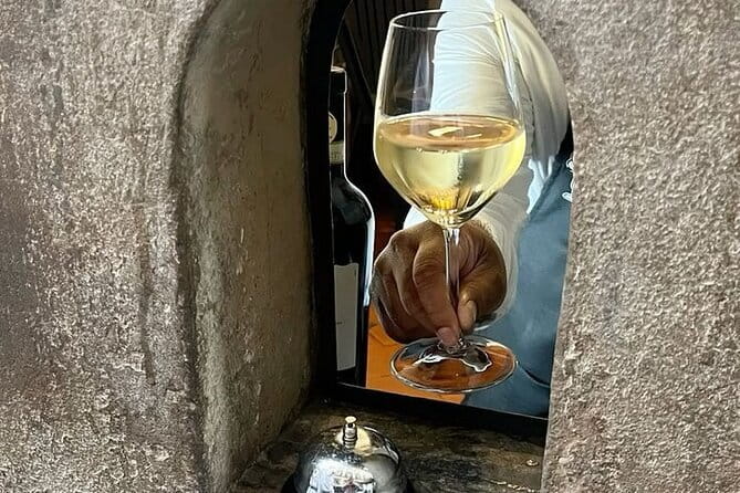 Michelangelos David & A Sip Through a Wine Window Experience - Key Points