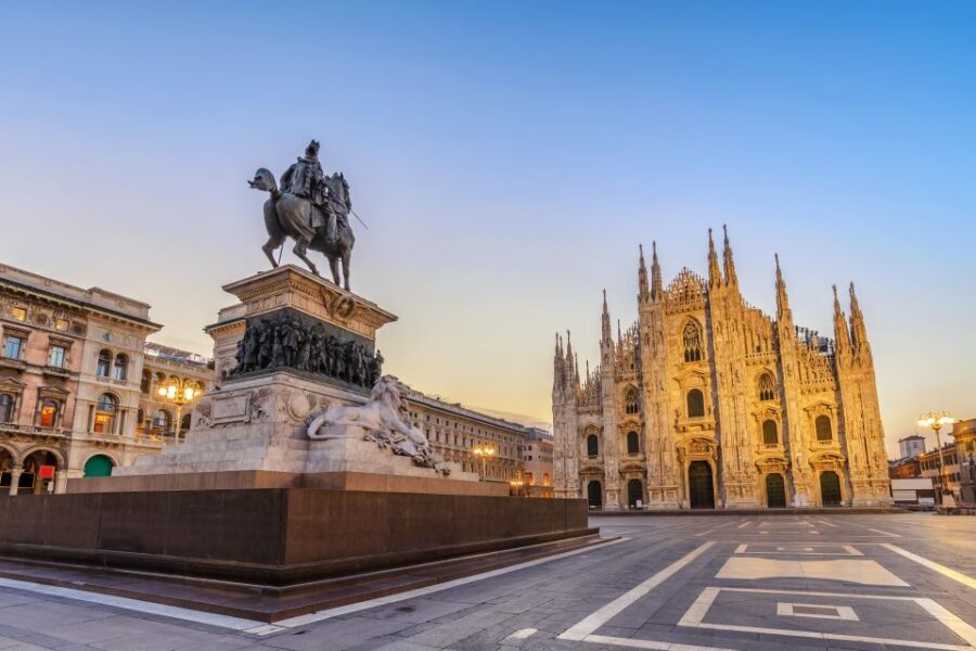 Milan: Duomo & Rooftop Tour with Optional Hop-On Hop-Off Bus - The Optional Hop-On Hop-Off Bus