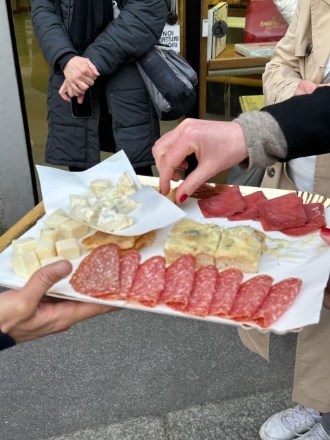 Milan: Gourmet Street Food Tour with Sightseeing and Tasting - What Past Travelers Are Saying