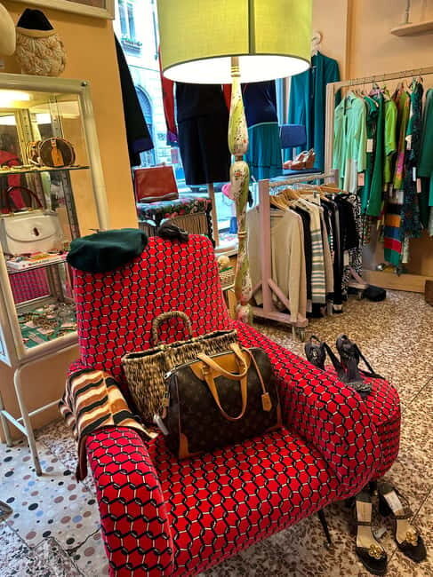 Milan: The Ultimate Vintage Shopping Guide - The Balance: Pros and Cons
