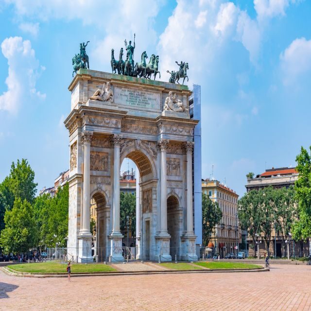 Milan: World War II Private Walking Tour - The Experience in Detail: Walking Through History
