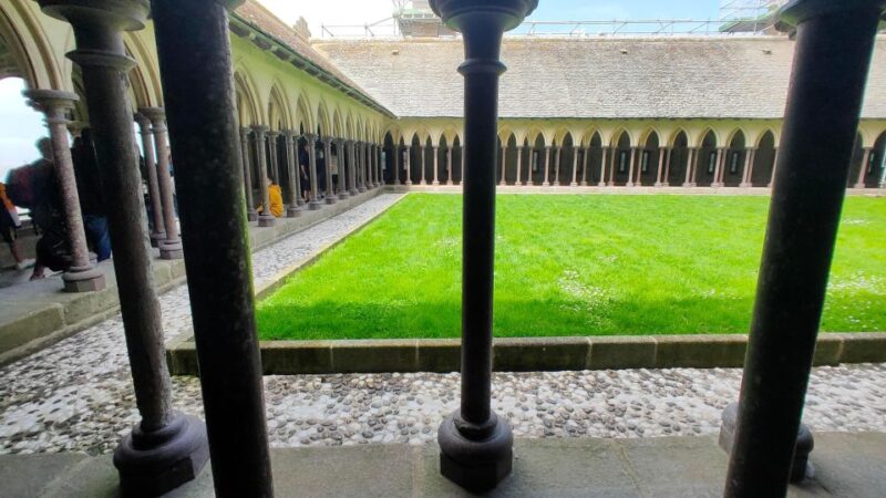 Mont-Saint-Michel: Private Guided Tour with Abbey Entrance - Key Points