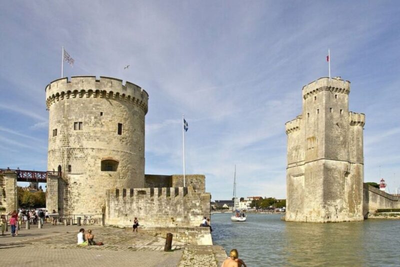 Nantes: Private custom tour with a local guide - Key Points