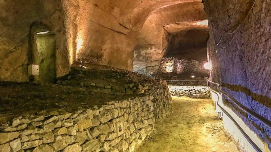 Naples: City and Lapis Museum Tour with an Archaeologist - Going 40 Meters Below: The Hidden World Beneath Naples