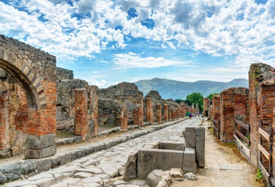 Naples: Insta-Perfect Walk with a Local - Detailed Breakdown of the Experience