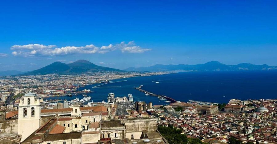 Naples: walk to Naples with local guide - Starting Point at McDonalds in Piazza Municipio