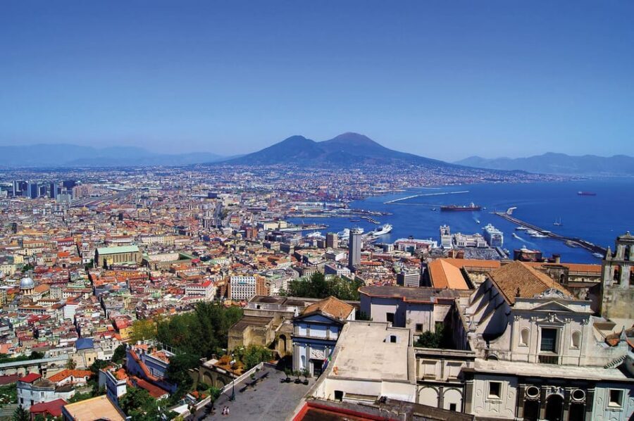 Napoli: shared tour between history and food - Discovering Naples Through Its Flavors and Streets