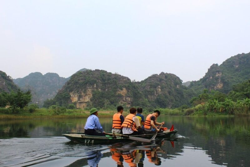 Ninh Binh:Bai Dinh pagoda electric car 2 ways & Trang An eco - Key Points