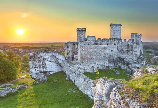 Ogrodzieniec Castle & Ojcow National Park Tour - Key Points