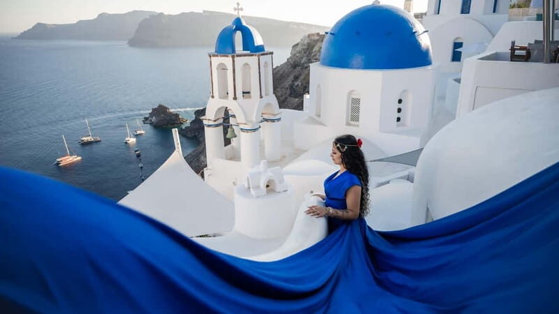 Oía: Santorini Professional Photoshoot with Edited Photos - Authentic Experiences and the Value of Professional Photos