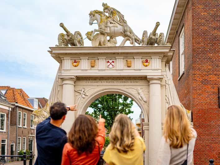 Outside Escape Amsterdam with your friend(s) and have fun! - Who Will Love This Tour?