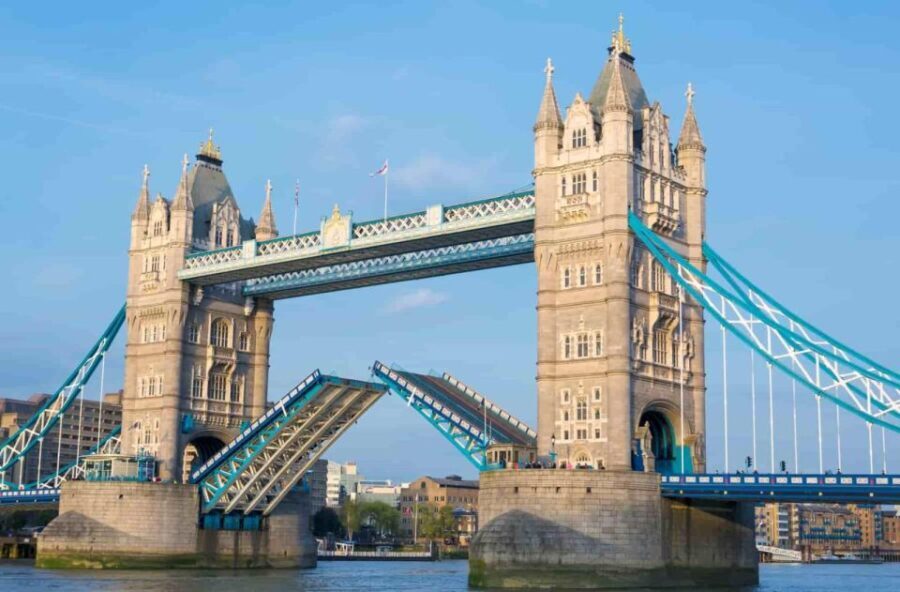 Oxford, Blenheim Palace & Bicester Village: Luxury Day Tour" - What’s Included and What’s Not
