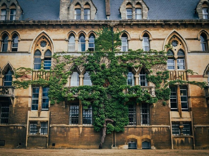 Oxford: Express Walk with a Local in 60 minutes - Authentic Oxford in a Nutshell