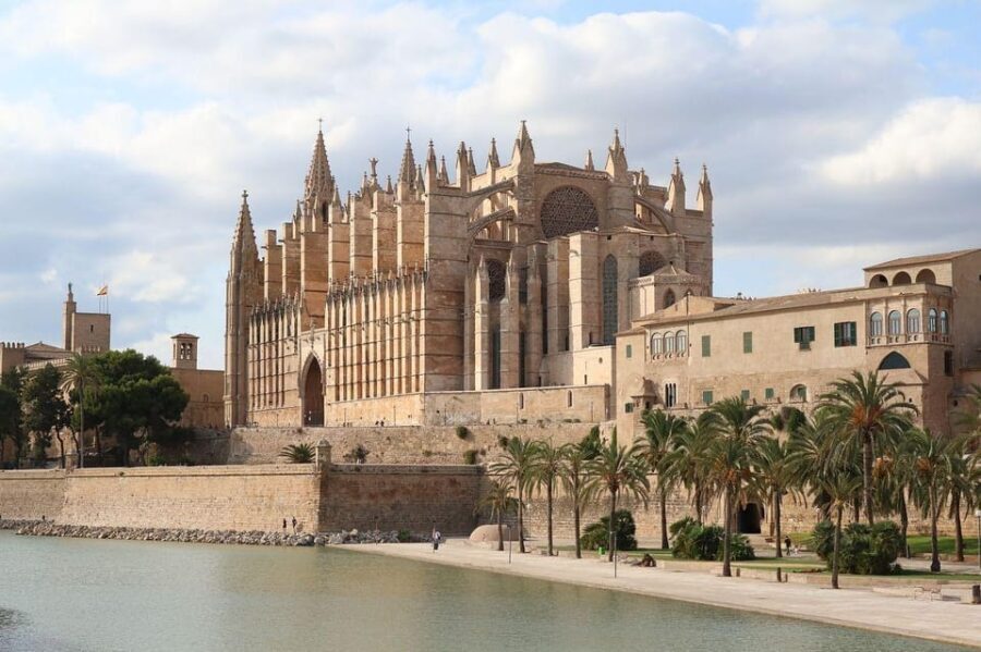 Palma de Mallorca Private Guided Walking Tour - Delving into Palma’s Religious and Cultural Heritage