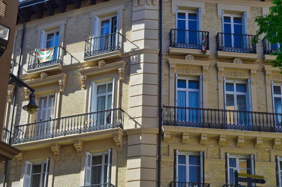 Pamplona - Private Historic Walking Tour - Exploring Pamplona’s Heart: Castle Square