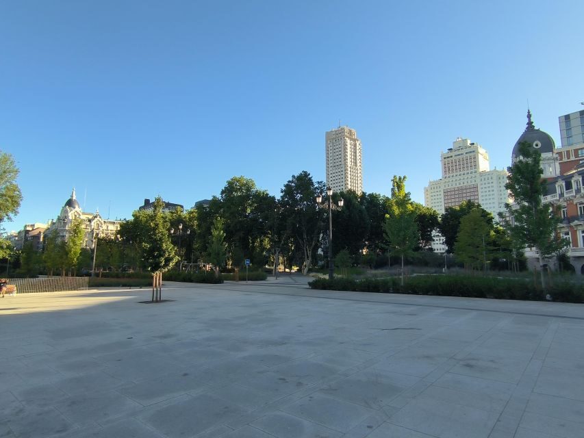 Panoramic Tour of Madrid with Private Guide and Private Car - Breaking Down the Itinerary