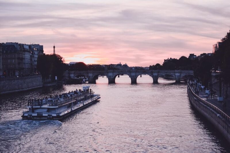 Paris: City Walking Tour and Seine River Cruise - Key Points