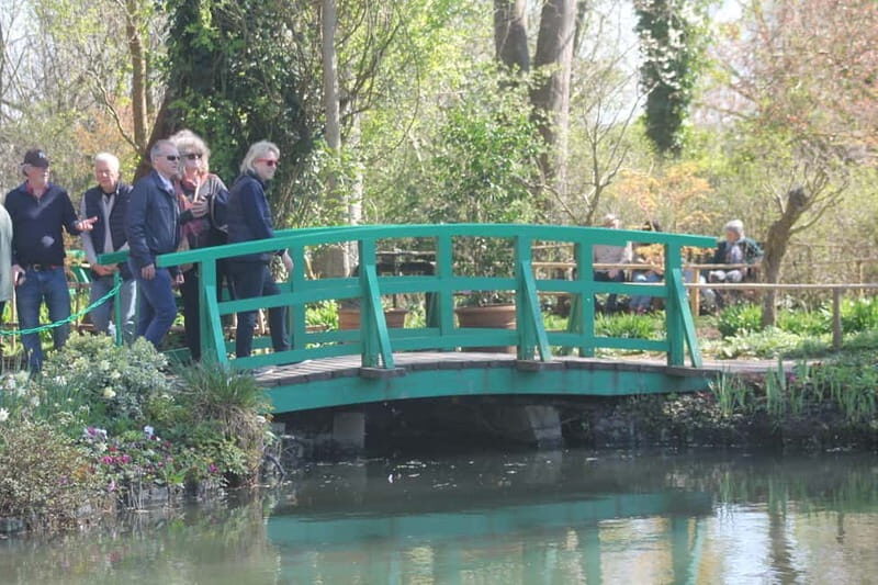 Paris: Giverny Gardens Day Trip with Professional Tour Guide - Is This Tour Right for You?