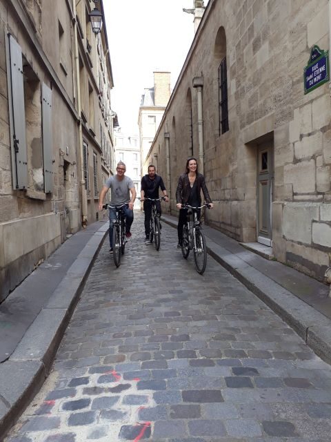 Paris: Guided Bike Tour Like a Local - The Itinerary: A Mix of Landmarks and Secret Corners
