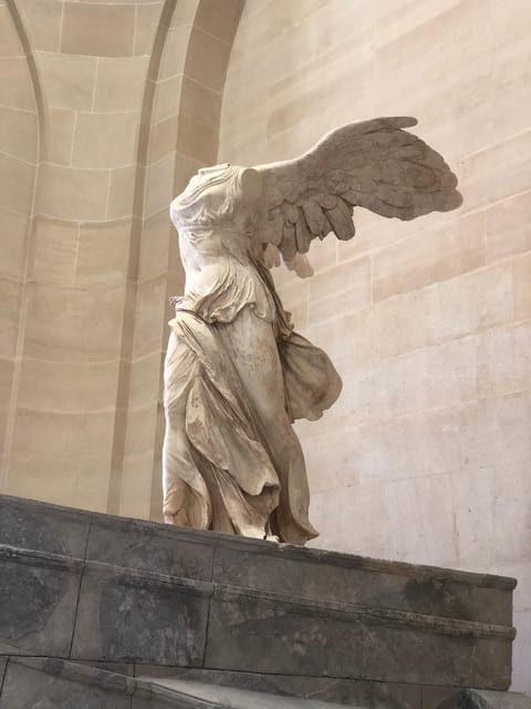 Paris Louvre : Private Treasure Hunt for Families or groups - Discovering the Louvre: A Treasure Hunt for Families and Groups