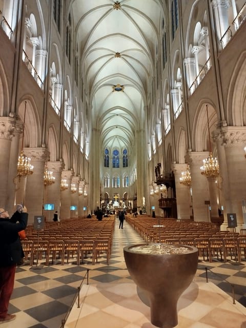 Paris: Notre Dame Cathedral Guided Tour of the Neighborhood - Key Points
