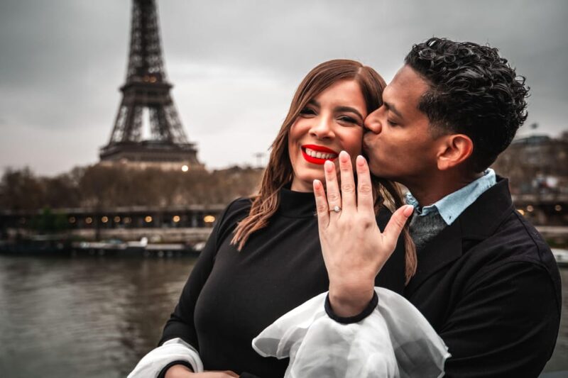 Paris: Private Photoshoot near any chosen Landmark - Discovering the Charm of Paris Through a Private Photoshoot