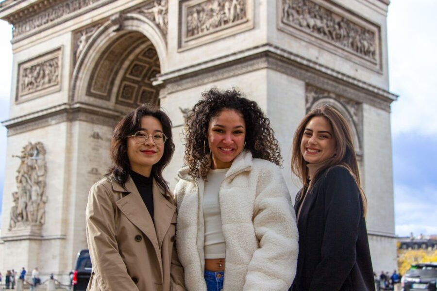 Paris: Professional Photoshoot at the Arc de Triomphe - Authentic Feedback from Participants