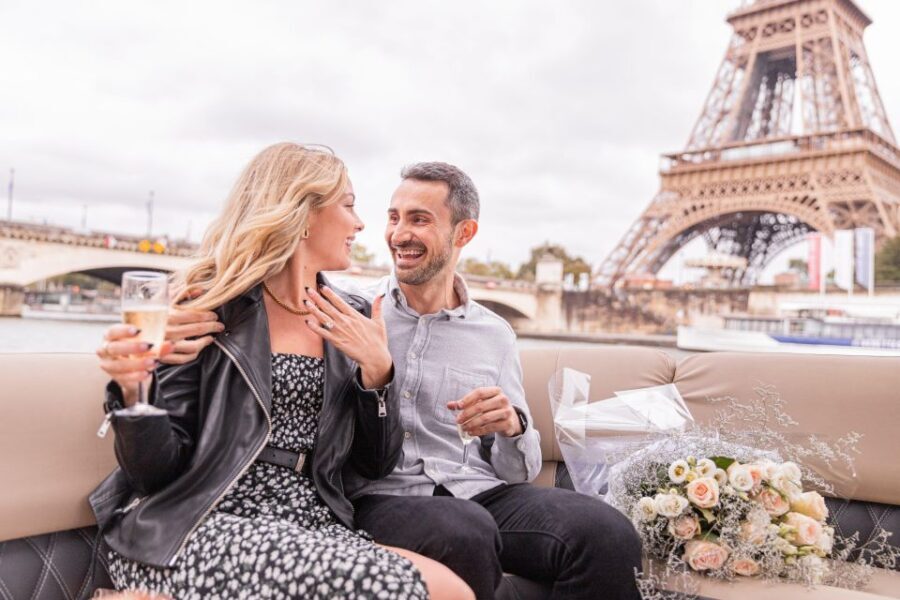 Paris Proposal / Private River Cruise + Photographer 1h - Additional Options and Customization
