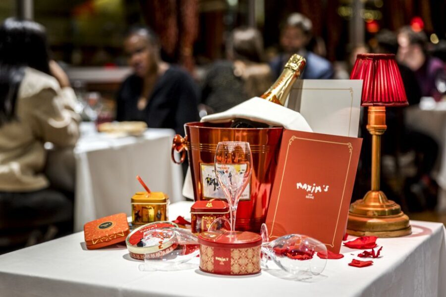 Paris: Seine River Cruise with 3-Course Dinner & Live Music - The Sum Up