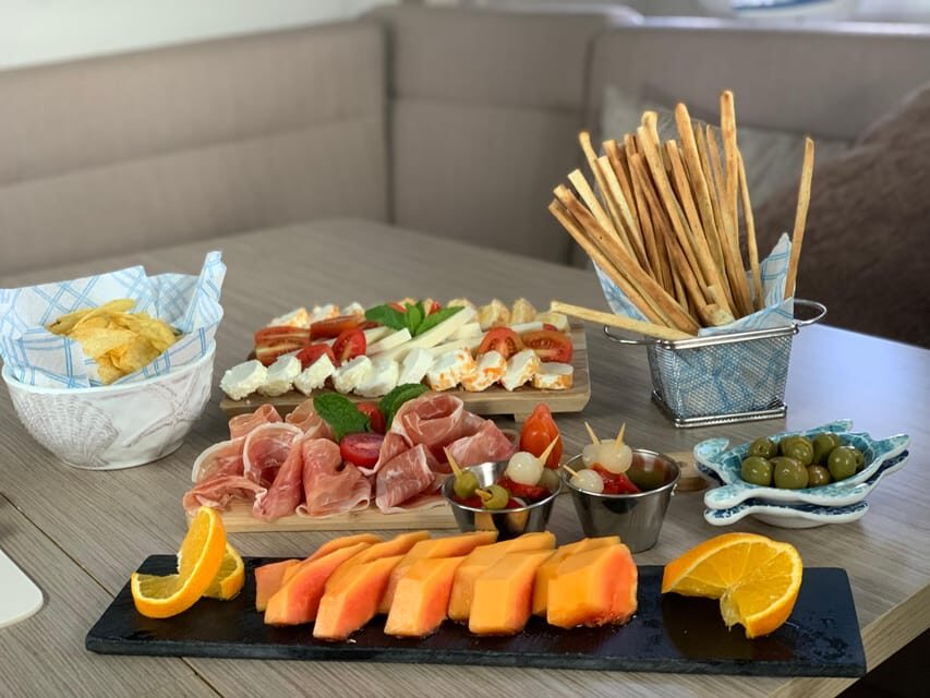 Pasito Blanco : Private sailing tour with food & drinks - Why Choose This Experience?