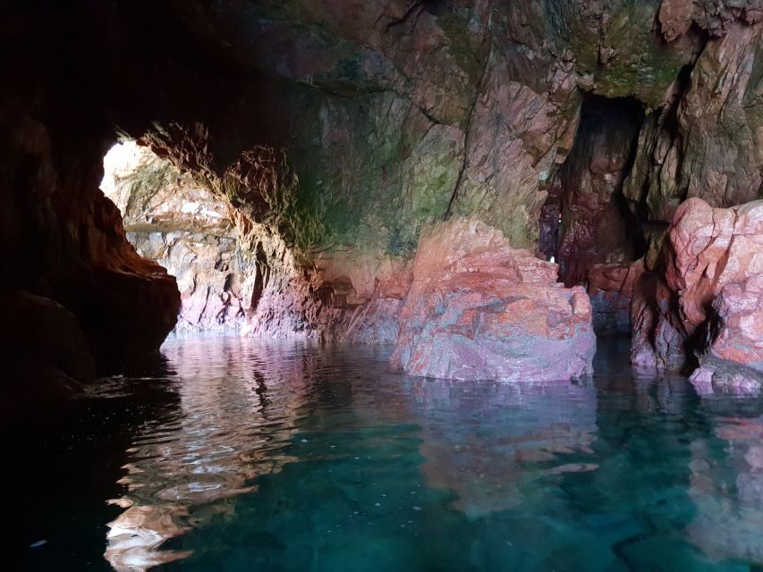 Peniche: Berlengas Roundtrip and Glass-Bottom Boat Cave Tour - Detailed Breakdown of the Itinerary