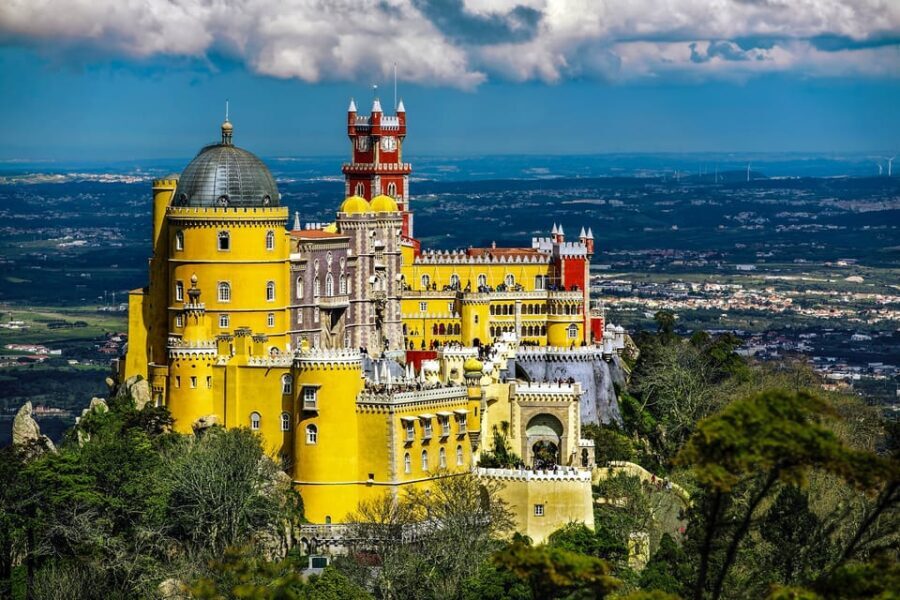 Perfect day in Sintra, Azenhas do Mar, Cabo Roca and Cascais - Transportation and Group Dynamics