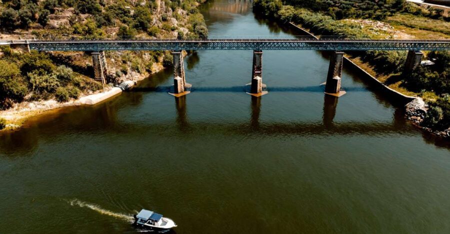 Pinhão: Douro River Boat Tour with Lunch - Practical Details and Tips