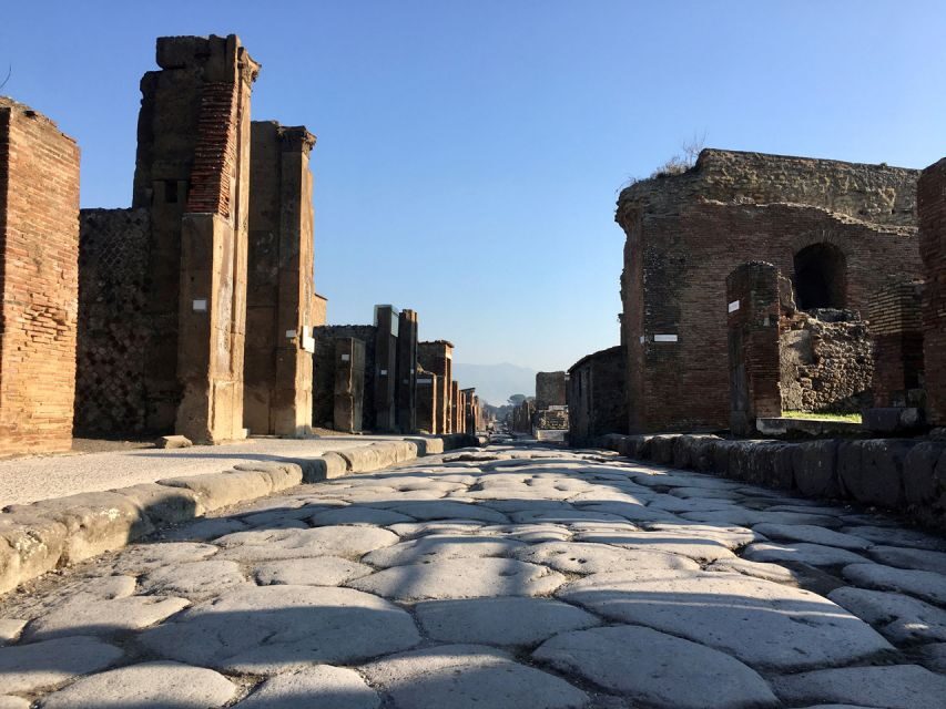 Pompeii: Guided Tour with Archaeologist with max. 12 People - Deepening your understanding