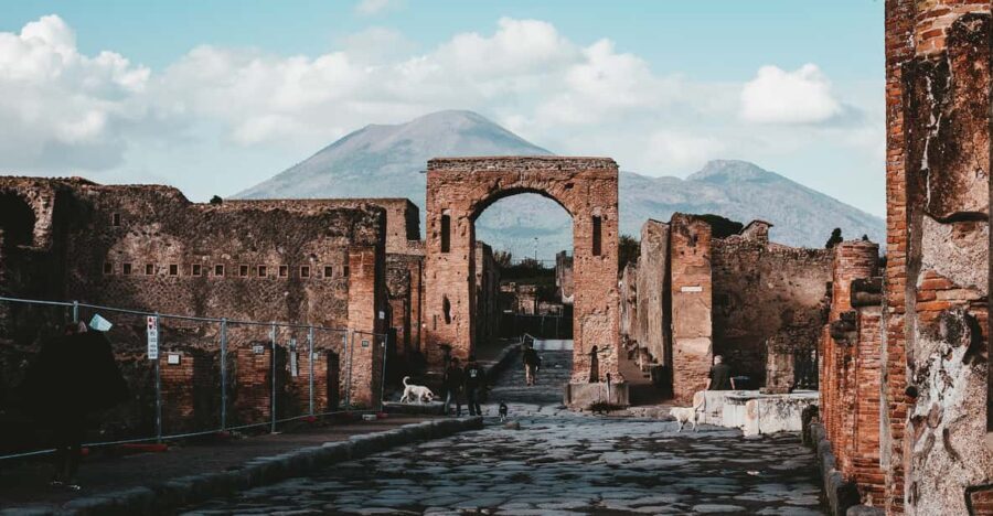 Pompeii & Herculaneum Group Tour with tickets - Exploring Herculaneum