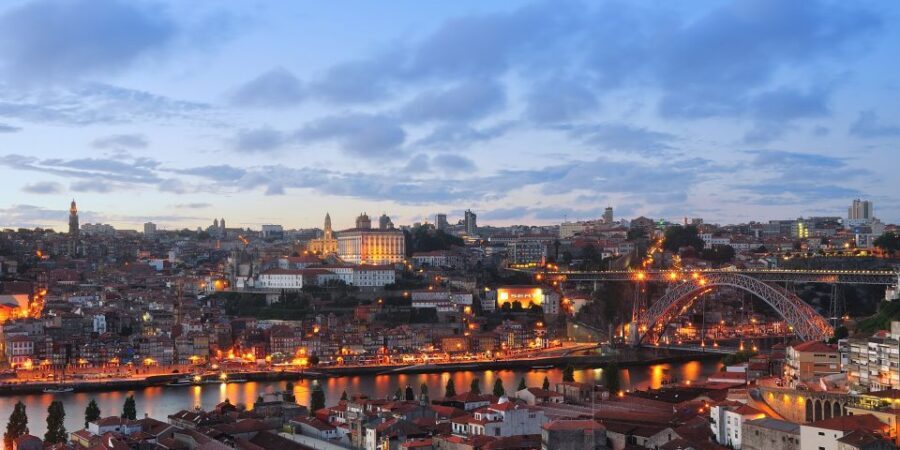Porto: All-Inclusive Fado Dinner Show and Night Tour - The Scenic Night Tour