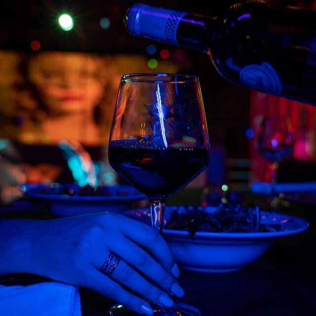 Porto: Bachelor Party offer of a Glass of Champagne or Drink - A Closer Look at Value and Experience