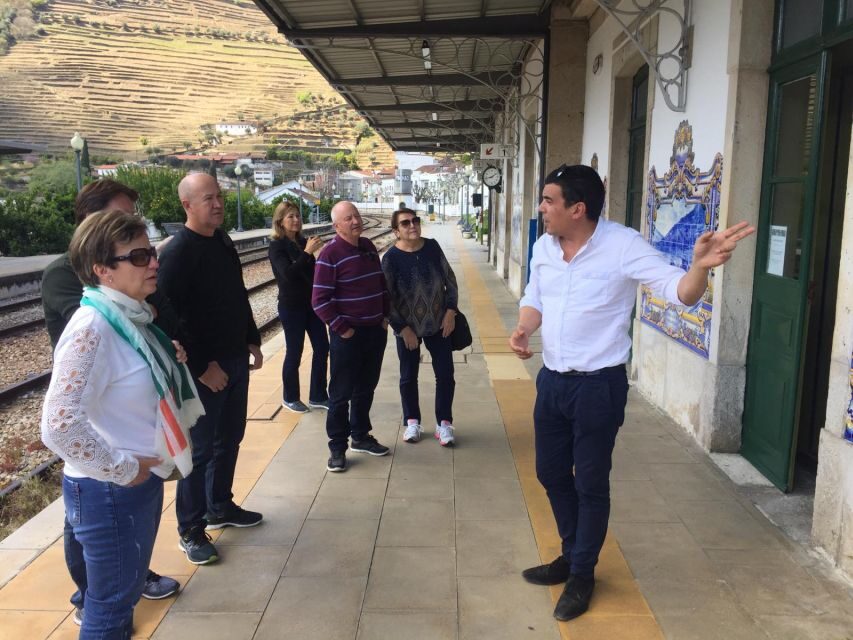Porto: Douro Valley Day Trip with Wine Tasting and Lunch - Visit to the Pinhão Station
