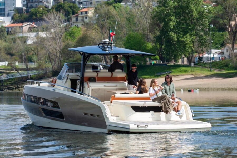 Porto: FULLDAY Private Luxury Yacht in the Douro - Navigating the Douro: From Porto to Gaia and Beyond